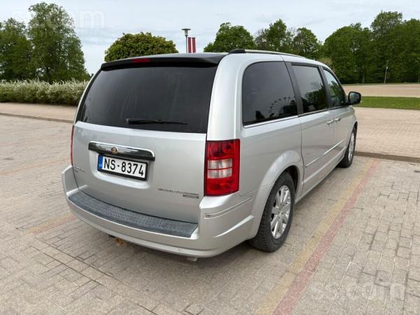Pelēks Chrysler Grand Voyager 2009 Cēsis, ar dzinēja tilpumu 2.80 L un nobraukumu 273 tūkst. km par 3800 €, foto 5 vietnē AUTOMOTO.COM.LV