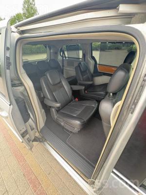 Grey Chrysler Grand Voyager 2009 in Cesis, with an engine capacity of 2.80 L and mileage of 273 thousand km for 3800 €, photo 15 on AUTOMOTO.COM.LV