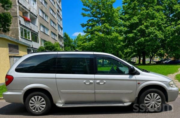 Pelēks Chrysler Grand Voyager 2009 Rīga, ar dzinēja tilpumu 2.80 L un nobraukumu 166 tūkst. km par 2700 €, foto 1 vietnē AUTOMOTO.COM.LV