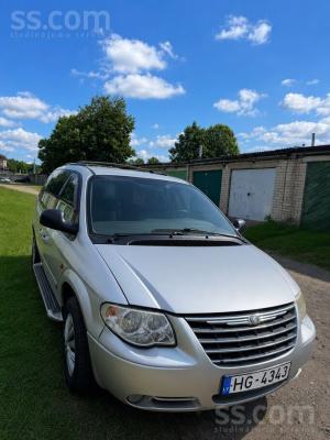 Pelēks Chrysler Grand Voyager 2009 Rīga, ar dzinēja tilpumu 2.80 L un nobraukumu 166 tūkst. km par 2700 €, foto 3 vietnē AUTOMOTO.COM.LV