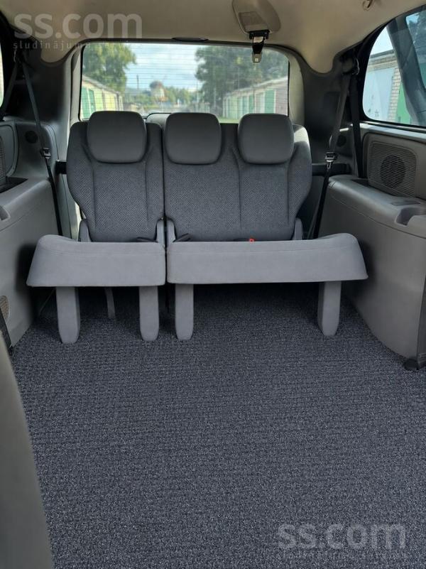 Pelēks Chrysler Grand Voyager 2009 Rīga, ar dzinēja tilpumu 2.80 L un nobraukumu 166 tūkst. km par 2700 €, foto 4 vietnē AUTOMOTO.COM.LV