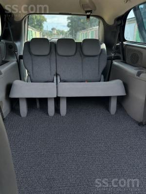 Pelēks Chrysler Grand Voyager 2009 Rīga, ar dzinēja tilpumu 2.80 L un nobraukumu 166 tūkst. km par 2700 €, foto 4 vietnē AUTOMOTO.COM.LV