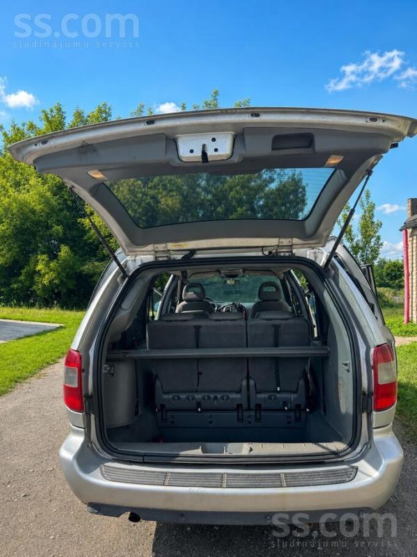 Pelēks Chrysler Grand Voyager 2009 Rīga, ar dzinēja tilpumu 2.80 L un nobraukumu 166 tūkst. km par 2700 €, foto 6 vietnē AUTOMOTO.COM.LV