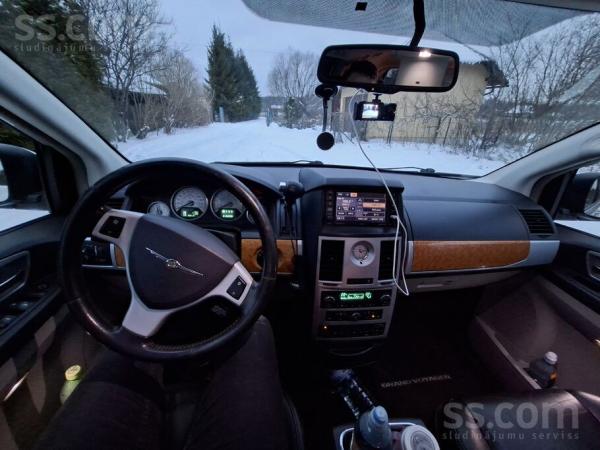 Pelēks Chrysler Grand Voyager 2009 Jelgava, ar dzinēja tilpumu 2.80 L un nobraukumu 329 tūkst. km par 1590 €, foto 7 vietnē AUTOMOTO.COM.LV