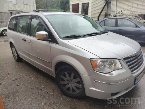 Grey Chrysler Grand Voyager 2009 in Riga, with an engine capacity of 2.80 L and mileage of 540 thousand km for 2800 €, photo 3 on AUTOMOTO.COM.LV