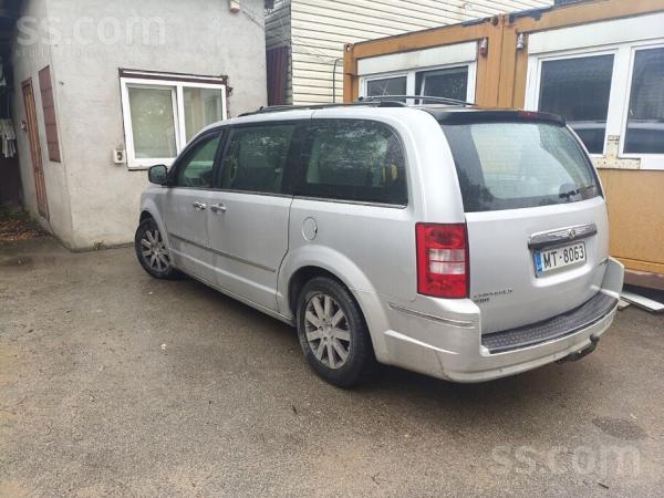 Grey Chrysler Grand Voyager 2009 in Riga, with an engine capacity of 2.80 L and mileage of 540 thousand km for 2800 €, photo 4 on AUTOMOTO.COM.LV