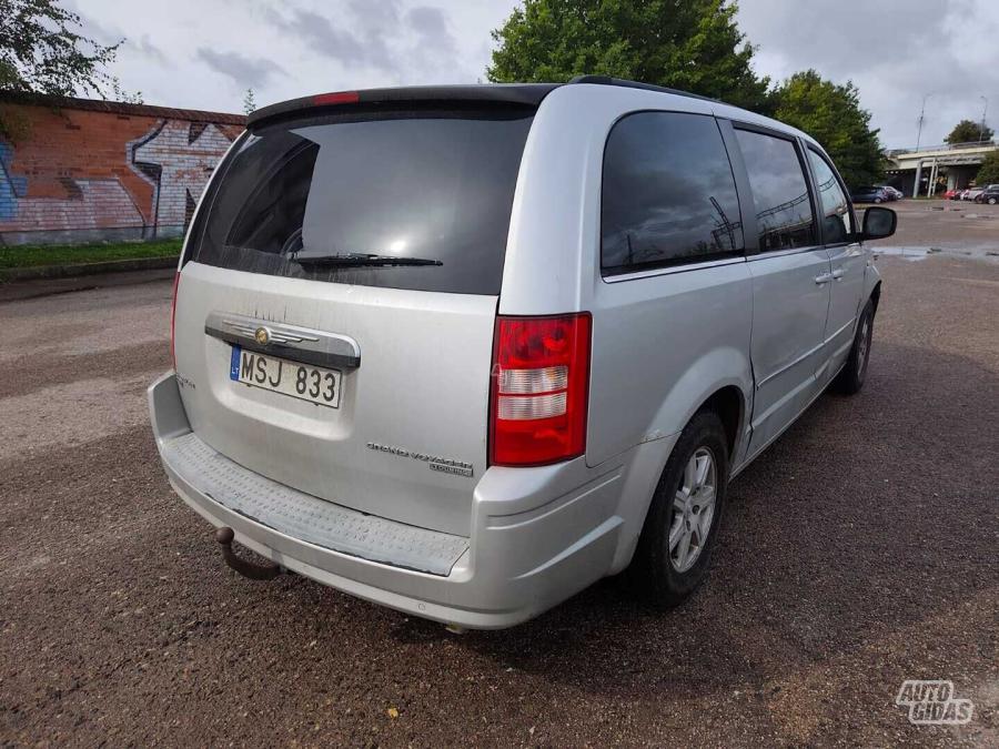 Grey Chrysler Grand Voyager 2009 in Siauliai, with an engine capacity of 2.80 L and mileage of 347 thousand km for 2300 €, photo 5 on AUTOMOTO.COM.LV