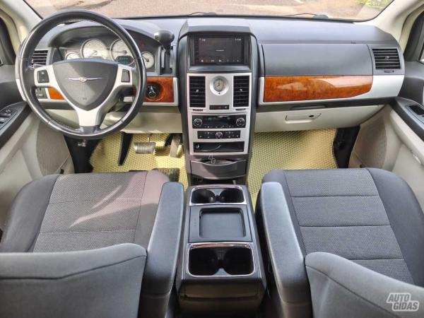 Grey Chrysler Grand Voyager 2009 in Siauliai, with an engine capacity of 2.80 L and mileage of 347 thousand km for 2300 €, photo 10 on AUTOMOTO.COM.LV