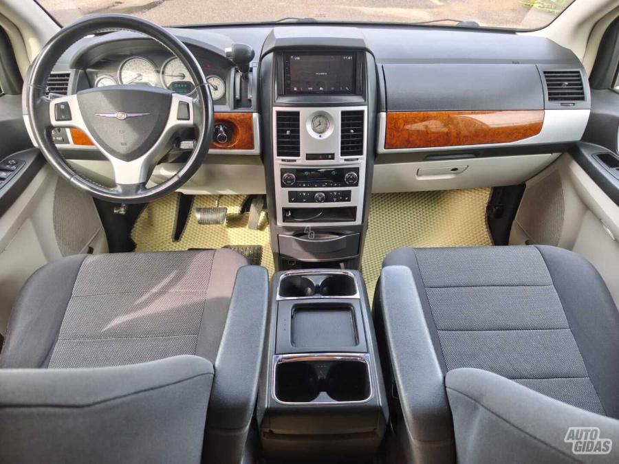 Grey Chrysler Grand Voyager 2009 in Siauliai, with an engine capacity of 2.80 L and mileage of 347 thousand km for 2300 €, photo 10 on AUTOMOTO.COM.LV