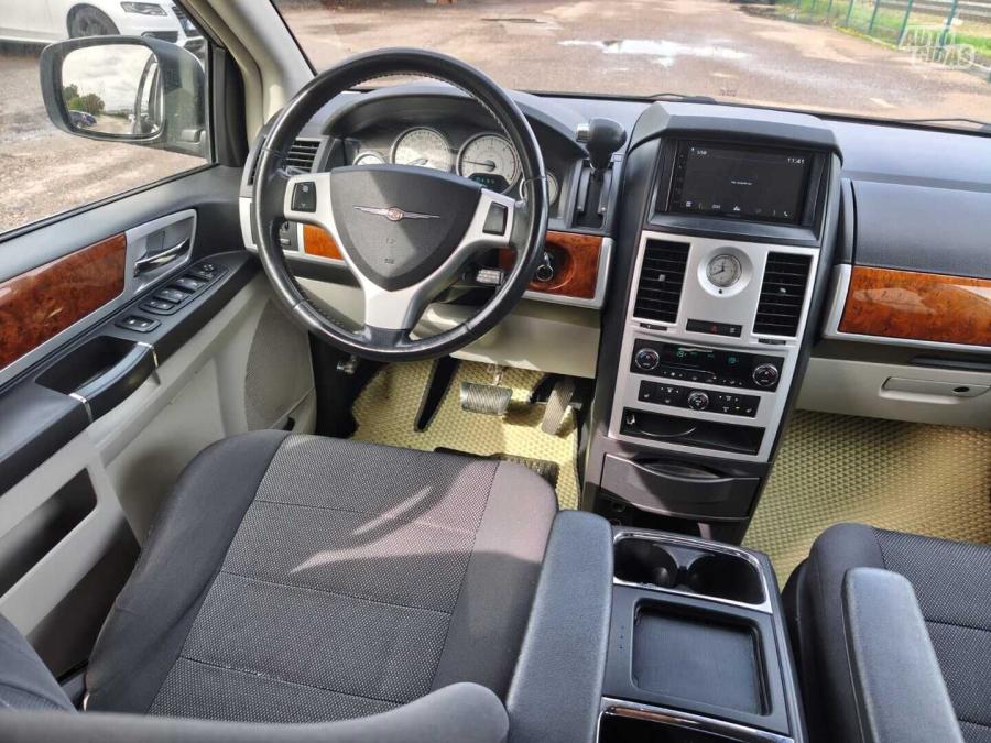 Grey Chrysler Grand Voyager 2009 in Siauliai, with an engine capacity of 2.80 L and mileage of 347 thousand km for 2300 €, photo 11 on AUTOMOTO.COM.LV