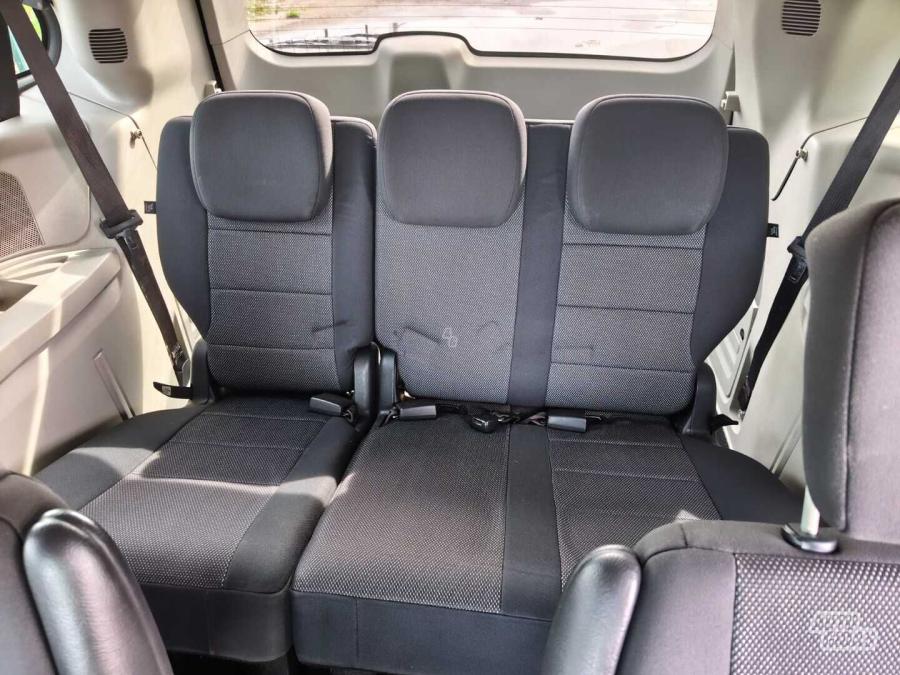 Grey Chrysler Grand Voyager 2009 in Siauliai, with an engine capacity of 2.80 L and mileage of 347 thousand km for 2300 €, photo 17 on AUTOMOTO.COM.LV
