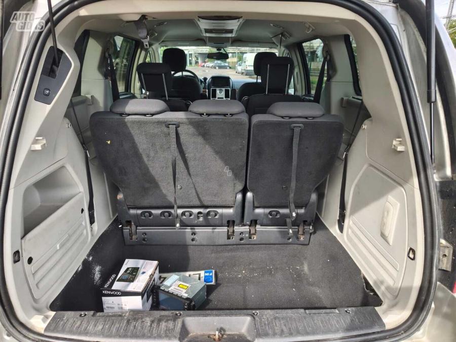 Grey Chrysler Grand Voyager 2009 in Siauliai, with an engine capacity of 2.80 L and mileage of 347 thousand km for 2300 €, photo 18 on AUTOMOTO.COM.LV