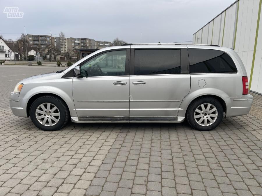 Grey Chrysler Grand Voyager 2010 in Raseiniai, with an engine capacity of 2.80 L and mileage of 300 thousand km for 2500 €, photo 3 on AUTOMOTO.COM.LV