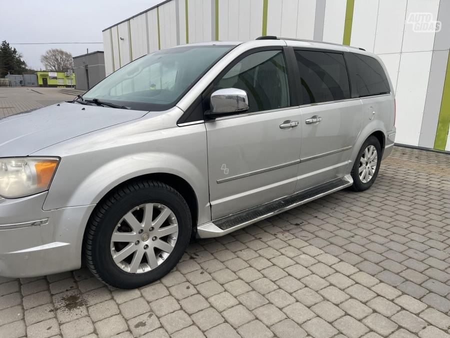 Grey Chrysler Grand Voyager 2010 in Raseiniai, with an engine capacity of 2.80 L and mileage of 300 thousand km for 2500 €, photo 5 on AUTOMOTO.COM.LV