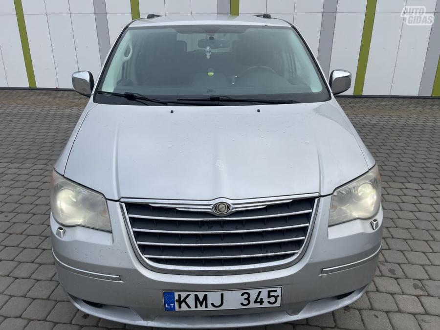 Grey Chrysler Grand Voyager 2010 in Raseiniai, with an engine capacity of 2.80 L and mileage of 300 thousand km for 2500 €, photo 7 on AUTOMOTO.COM.LV