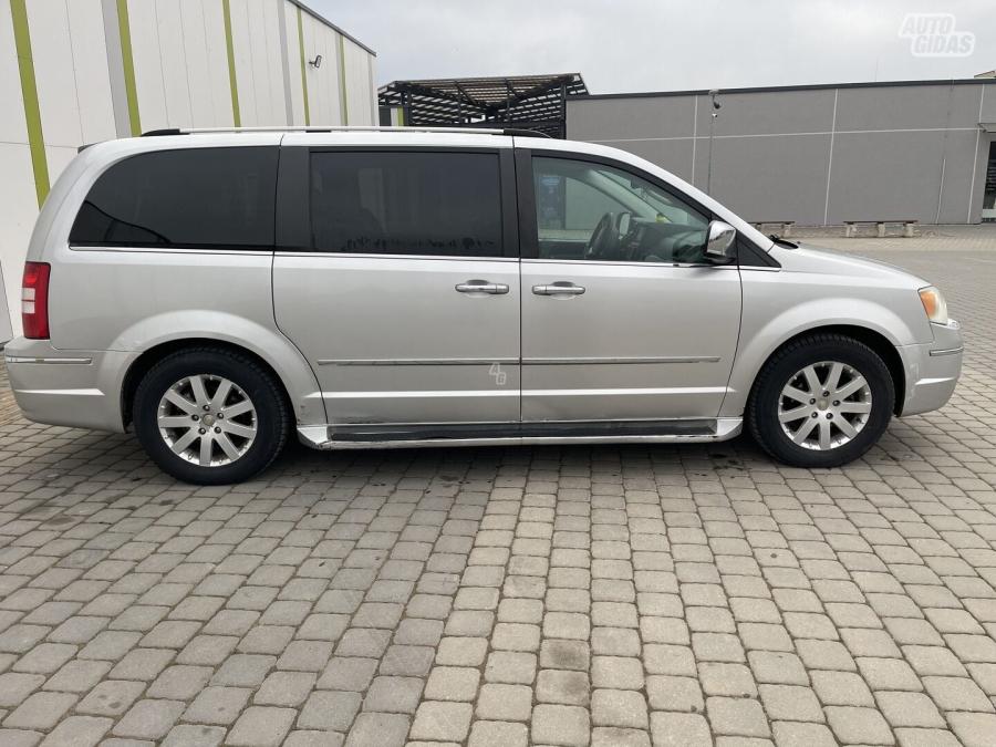 Grey Chrysler Grand Voyager 2010 in Raseiniai, with an engine capacity of 2.80 L and mileage of 300 thousand km for 2500 €, photo 10 on AUTOMOTO.COM.LV