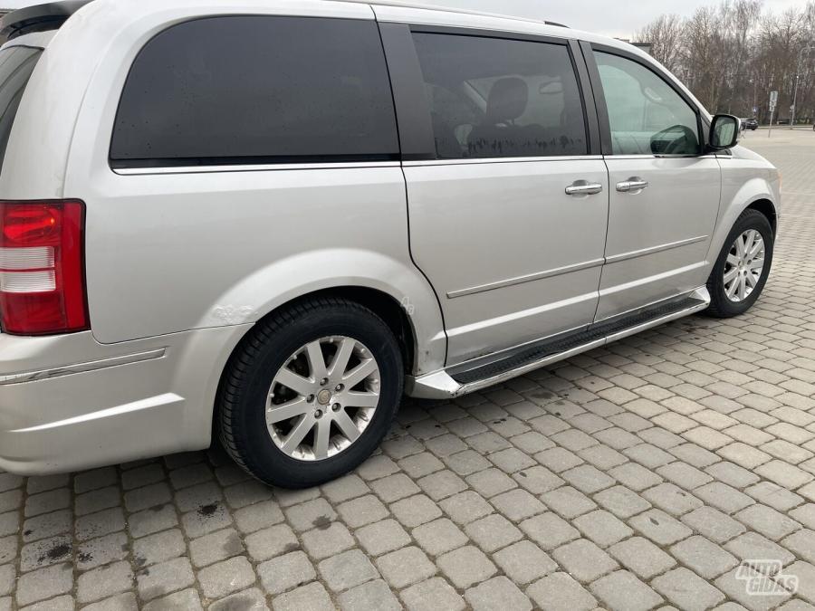 Grey Chrysler Grand Voyager 2010 in Raseiniai, with an engine capacity of 2.80 L and mileage of 300 thousand km for 2500 €, photo 11 on AUTOMOTO.COM.LV