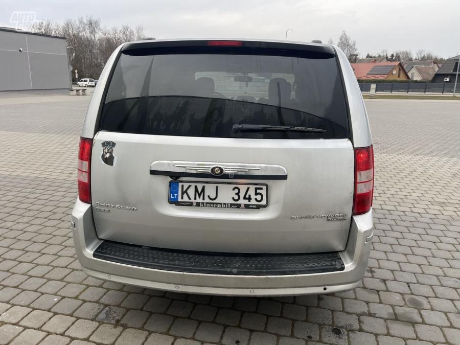 Grey Chrysler Grand Voyager 2010 in Raseiniai, with an engine capacity of 2.80 L and mileage of 300 thousand km for 2500 €, photo 12 on AUTOMOTO.COM.LV