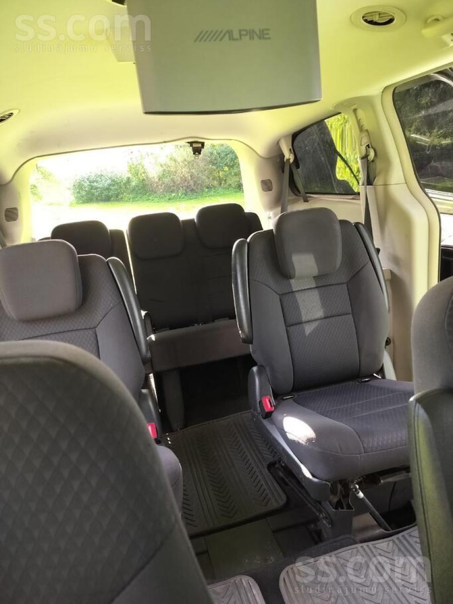 Pelēks Chrysler Grand Voyager 2010 Madona, ar dzinēja tilpumu 2.80 L un nobraukumu 290 tūkst. km par 3000 €, foto 4 vietnē AUTOMOTO.COM.LV