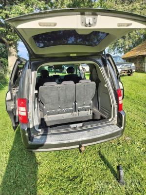 Pelēks Chrysler Grand Voyager 2010 Madona, ar dzinēja tilpumu 2.80 L un nobraukumu 290 tūkst. km par 3000 €, foto 5 vietnē AUTOMOTO.COM.LV