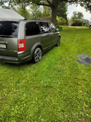 Pelēks Chrysler Grand Voyager 2010 Madona, ar dzinēja tilpumu 2.80 L un nobraukumu 290 tūkst. km par 3000 €, foto 6 vietnē AUTOMOTO.COM.LV