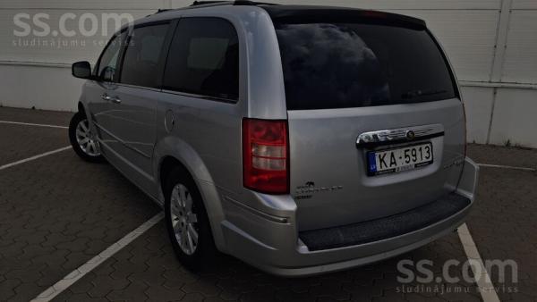 Grey Chrysler Grand Voyager 2010 in Riga, with an engine capacity of 2.80 L and mileage of 357 thousand km for 3900 €, photo 6 on AUTOMOTO.COM.LV