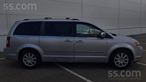Grey Chrysler Grand Voyager 2010 in Riga, with an engine capacity of 2.80 L and mileage of 357 thousand km for 3900 €, photo 9 on AUTOMOTO.COM.LV