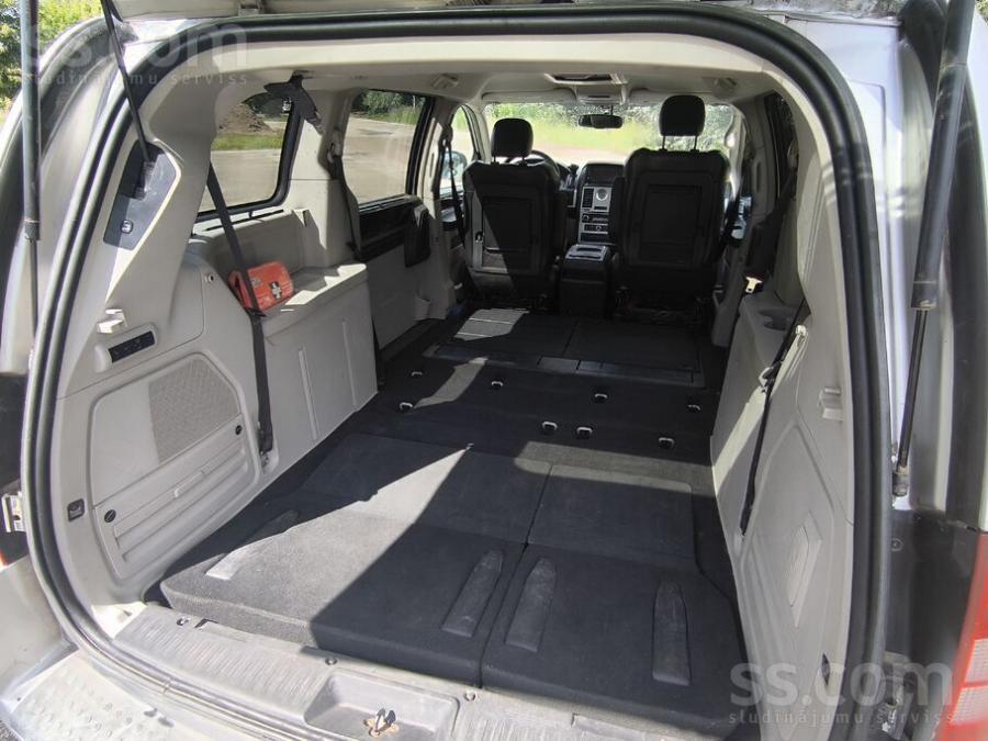 Pelēks Chrysler Grand Voyager 2010 Rīga, ar dzinēja tilpumu 2.80 L un nobraukumu 338 tūkst. km par 3000 €, foto 9 vietnē AUTOMOTO.COM.LV