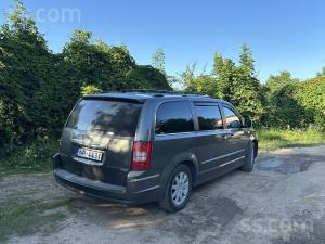 Pelēks Chrysler Grand Voyager 2010 Rēzekne, ar dzinēja tilpumu 2.80 L un nobraukumu 307 tūkst. km par 3350 €, foto 4 vietnē AUTOMOTO.COM.LV