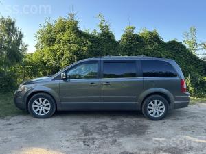 Pelēks Chrysler Grand Voyager 2010 Rēzekne, ar dzinēja tilpumu 2.80 L un nobraukumu 307 tūkst. km par 3350 €, foto 6 vietnē AUTOMOTO.COM.LV