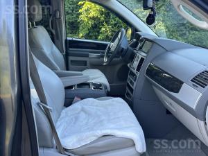Pelēks Chrysler Grand Voyager 2010 Rēzekne, ar dzinēja tilpumu 2.80 L un nobraukumu 307 tūkst. km par 3350 €, foto 9 vietnē AUTOMOTO.COM.LV