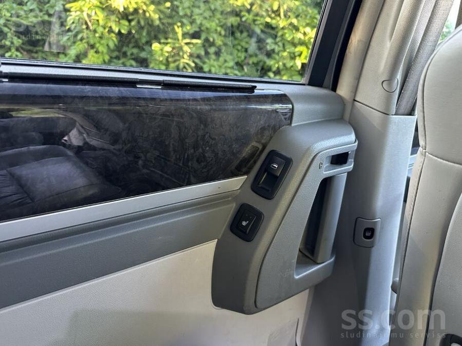 Pelēks Chrysler Grand Voyager 2010 Rēzekne, ar dzinēja tilpumu 2.80 L un nobraukumu 307 tūkst. km par 3350 €, foto 12 vietnē AUTOMOTO.COM.LV
