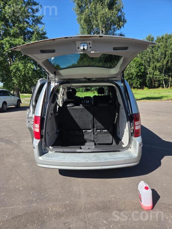 Pelēks Chrysler Grand Voyager 2010 Jūrmala, ar dzinēja tilpumu 2.80 L un nobraukumu 270 tūkst. km par 3000 €, foto 2 vietnē AUTOMOTO.COM.LV
