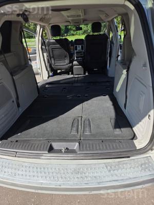 Pelēks Chrysler Grand Voyager 2010 Jūrmala, ar dzinēja tilpumu 2.80 L un nobraukumu 270 tūkst. km par 3000 €, foto 8 vietnē AUTOMOTO.COM.LV