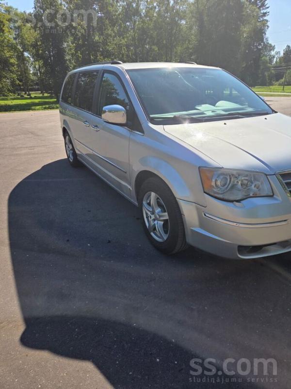 Pelēks Chrysler Grand Voyager 2010 Jūrmala, ar dzinēja tilpumu 2.80 L un nobraukumu 270 tūkst. km par 3000 €, foto 8 vietnē AUTOMOTO.COM.LV