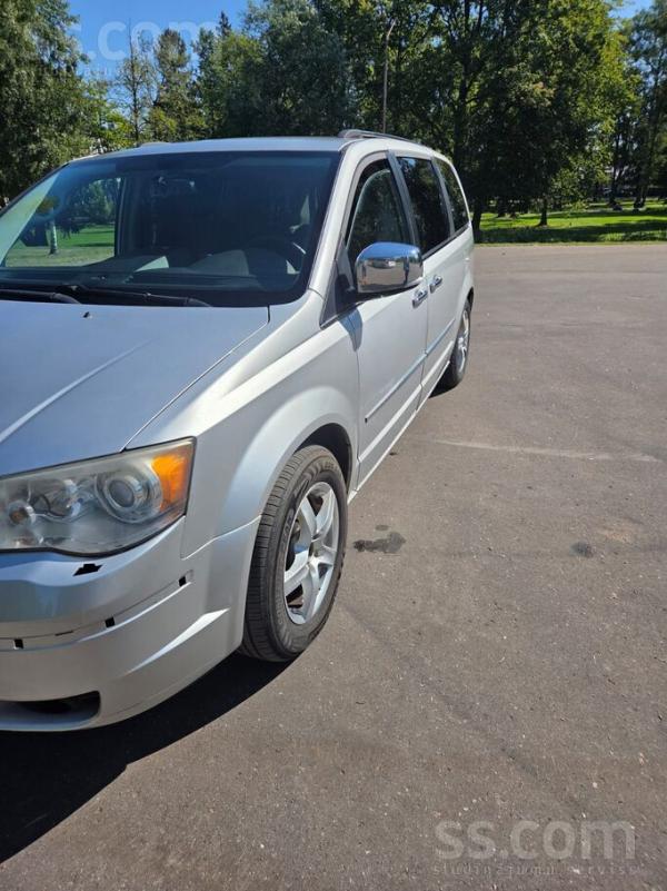 Pelēks Chrysler Grand Voyager 2010 Jūrmala, ar dzinēja tilpumu 2.80 L un nobraukumu 270 tūkst. km par 3000 €, foto 9 vietnē AUTOMOTO.COM.LV