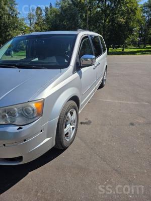 Pelēks Chrysler Grand Voyager 2010 Jūrmala, ar dzinēja tilpumu 2.80 L un nobraukumu 270 tūkst. km par 3000 €, foto 10 vietnē AUTOMOTO.COM.LV