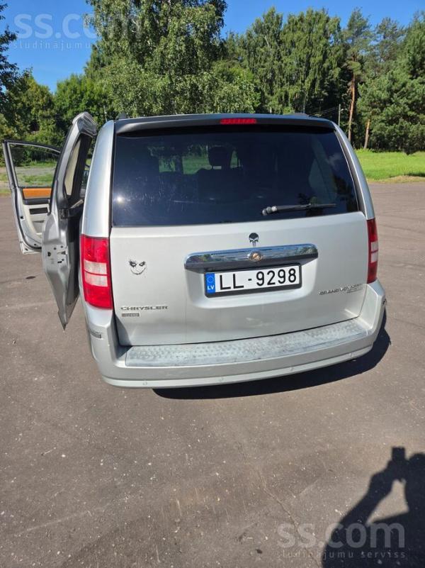 Pelēks Chrysler Grand Voyager 2010 Jūrmala, ar dzinēja tilpumu 2.80 L un nobraukumu 270 tūkst. km par 3000 €, foto 10 vietnē AUTOMOTO.COM.LV