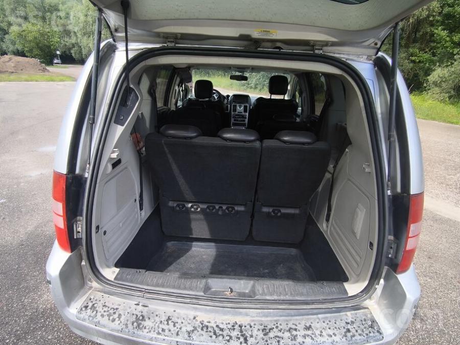 Grey Chrysler Grand Voyager 2010 in Riga, with an engine capacity of 2.80 L and mileage of 342 thousand km for 1800 €, photo 8 on AUTOMOTO.COM.LV