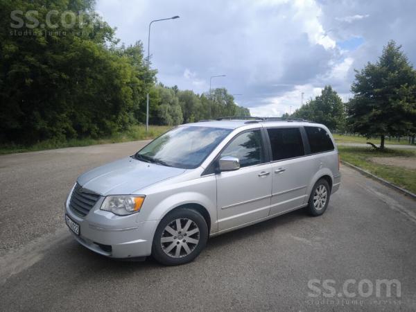 Pelēks Chrysler Grand Voyager 2010 Rīga, ar dzinēja tilpumu 2.80 L un nobraukumu 342 tūkst. km par 1800 €, foto 4 vietnē AUTOMOTO.COM.LV