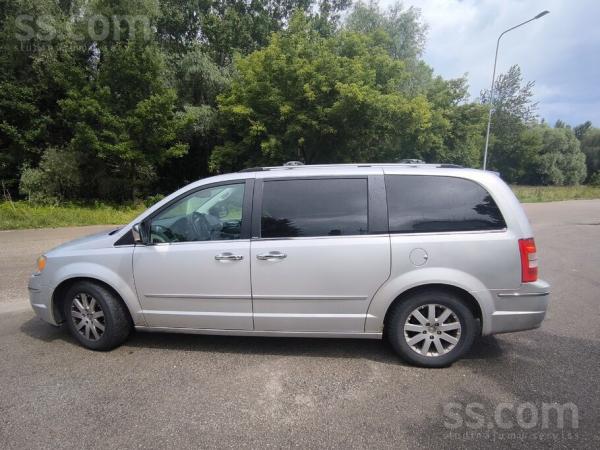 Pelēks Chrysler Grand Voyager 2010 Rīga, ar dzinēja tilpumu 2.80 L un nobraukumu 342 tūkst. km par 1800 €, foto 7 vietnē AUTOMOTO.COM.LV