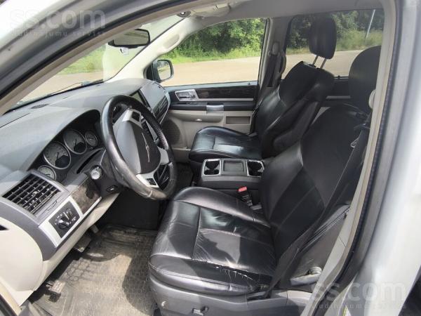 Pelēks Chrysler Grand Voyager 2010 Rīga, ar dzinēja tilpumu 2.80 L un nobraukumu 342 tūkst. km par 1800 €, foto 11 vietnē AUTOMOTO.COM.LV