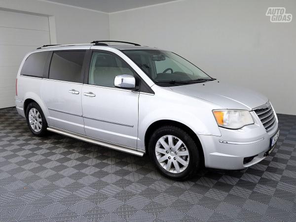 Pelēks Chrysler Grand Voyager 2011 Tallina, ar dzinēja tilpumu 2.80 L un nobraukumu 355 tūkst. km par 2999 €, foto 1 vietnē AUTOMOTO.COM.LV