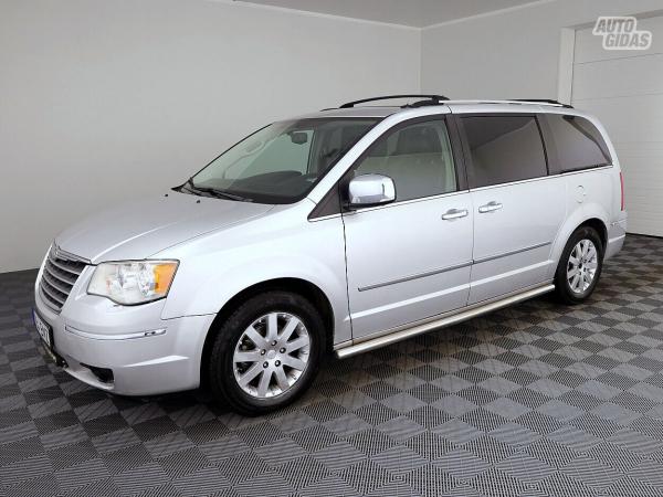 Pelēks Chrysler Grand Voyager 2011 Tallina, ar dzinēja tilpumu 2.80 L un nobraukumu 355 tūkst. km par 2999 €, foto 2 vietnē AUTOMOTO.COM.LV