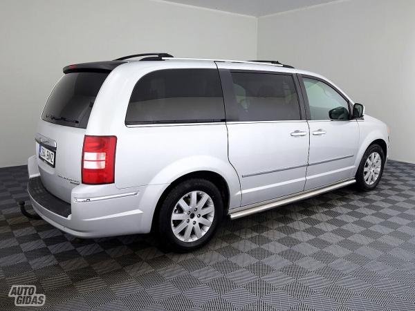 Pelēks Chrysler Grand Voyager 2011 Tallina, ar dzinēja tilpumu 2.80 L un nobraukumu 355 tūkst. km par 2999 €, foto 3 vietnē AUTOMOTO.COM.LV