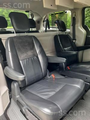 Серый Крайслер Гранд Вояджер 2011 в Рига, объемом двигателя 2.80 л и пробегом 0 тыс. км за 7490 €, фото 9 на AUTOMOTO.COM.LV