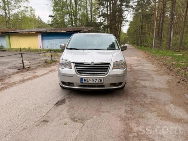 Grey Chrysler Grand Voyager 2011 in Jurmala, with an engine capacity of 2.80 L and mileage of 250 thousand km for 2650 €, photo 2 on AUTOMOTO.COM.LV
