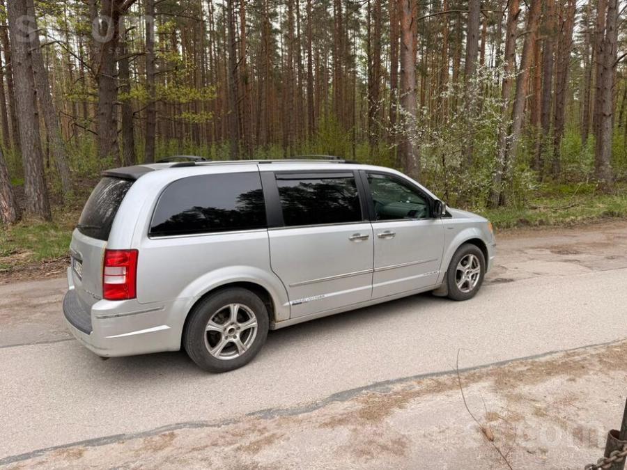 Pelēks Chrysler Grand Voyager 2011 Jūrmala, ar dzinēja tilpumu 2.80 L un nobraukumu 250 tūkst. km par 2650 €, foto 5 vietnē AUTOMOTO.COM.LV