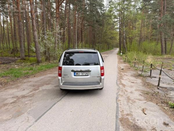 Grey Chrysler Grand Voyager 2011 in Jurmala, with an engine capacity of 2.80 L and mileage of 250 thousand km for 2650 €, photo 5 on AUTOMOTO.COM.LV