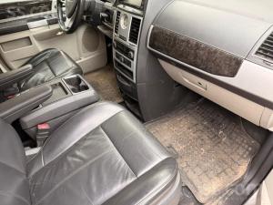 Pelēks Chrysler Grand Voyager 2011 Jūrmala, ar dzinēja tilpumu 2.80 L un nobraukumu 250 tūkst. km par 2650 €, foto 8 vietnē AUTOMOTO.COM.LV